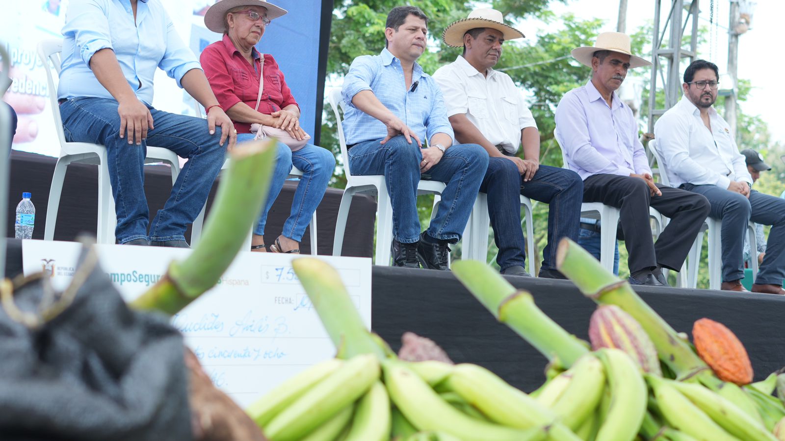 Palacios, “con entrega de maquinaria el Mag transformará el sector ...