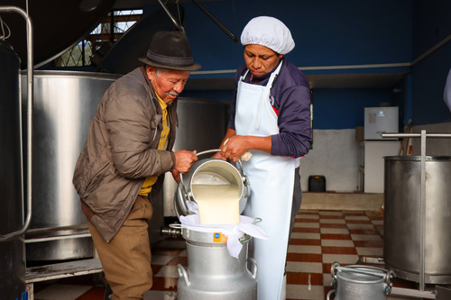Ecuador realiza su primera exportación de leche UHT a El Salvador | El ...